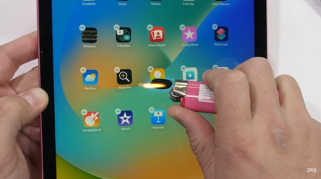 ไม่รอดอีกแล้ว…iPad 10th Gen โดน JerryRigEverything หักครึ่งแบบไม่ต้องใช้แรงเยอะ | techfeedthai